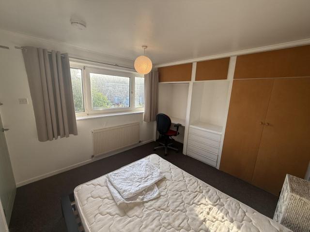 Room at Sapphire Crescent, Worcester