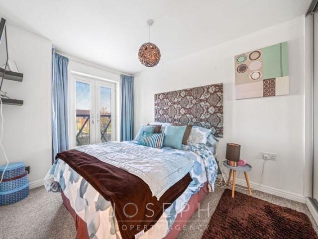 Room at Saturn Road, Ipswich