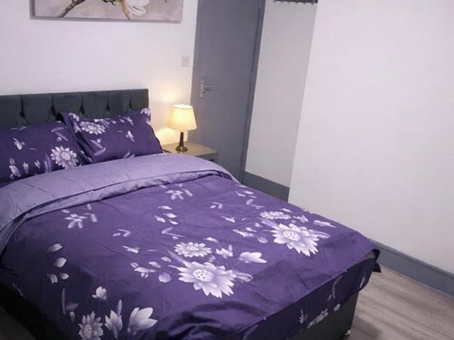 Room at Saunders Road, Greater London