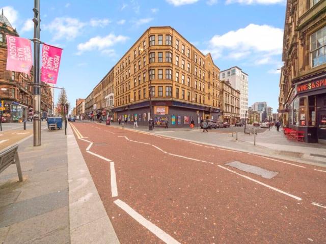 Room at Sauchiehall Street, Glasgow