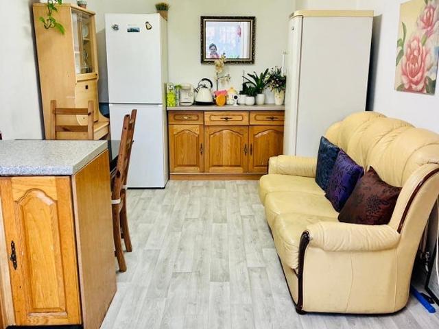 Room at Savoy Close, Greater London