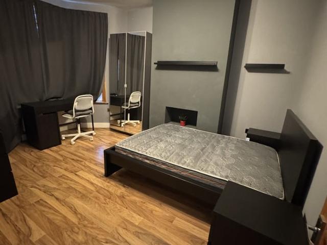 Room at Saville Road, Greater London