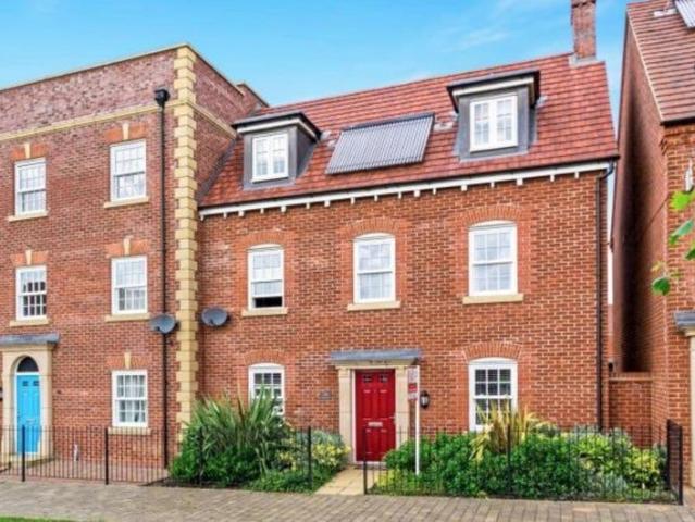 Room at Saxon Way, Great Denham