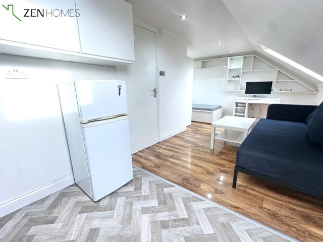 Room at Scales Road, Greater London