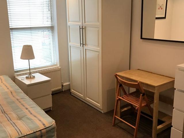 Room at Scales Road, Greater London