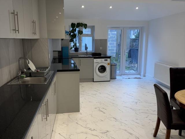 Room at Scales Road, Greater London