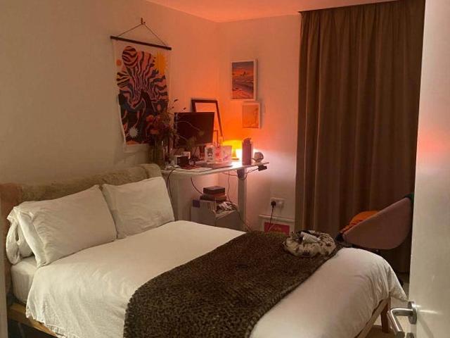 Room at Scarlet Close, Greater London