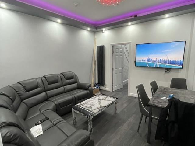 Room at Scarsdale Road, Manchester