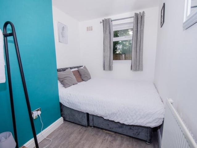 Room at School Road, Birmingham