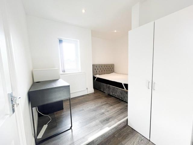 Room at School Road, Bristol