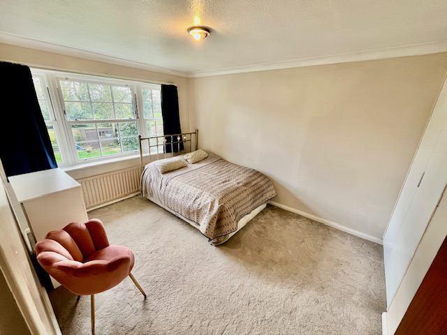Room at Scott Close, Farnham Royal