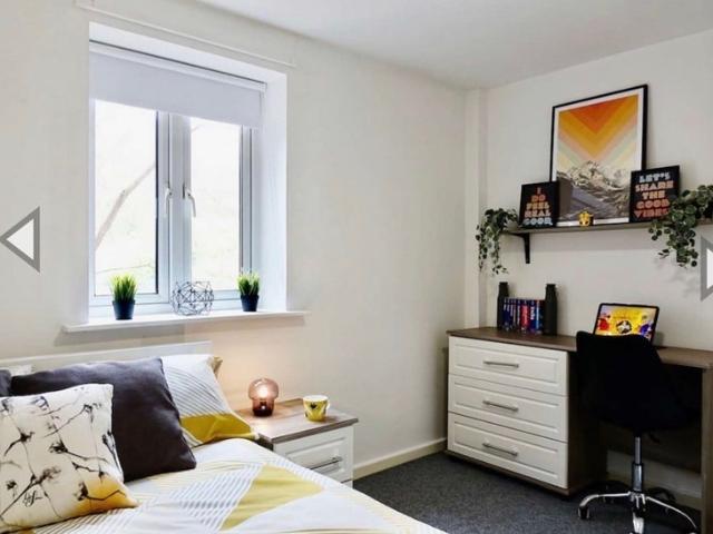 Room at Scott Hall Street, Leeds