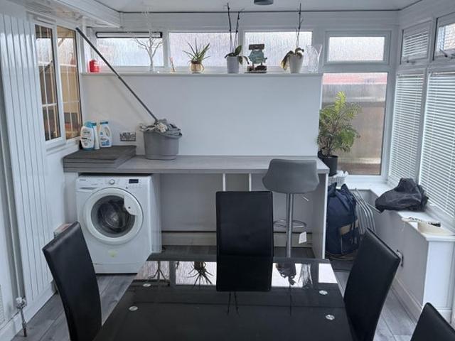 Room at Scott Road, Crawley