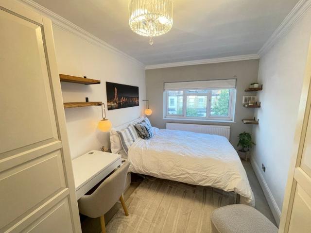 Room at Scotts Road, Greater London