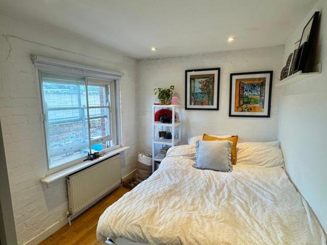 Room at Sclater Street, Greater London