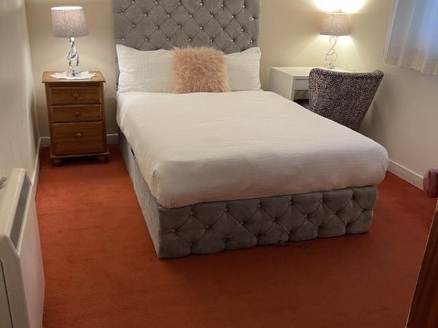 Room at Second Avenue, Clydebank