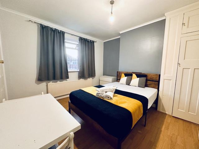 Room at Second Avenue, Greater London