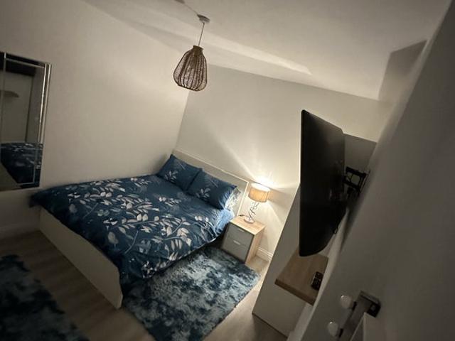Room at Sea View Road, Poole