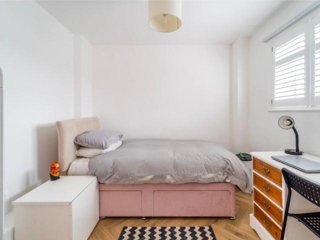 Room at Sebbon Street, Greater London