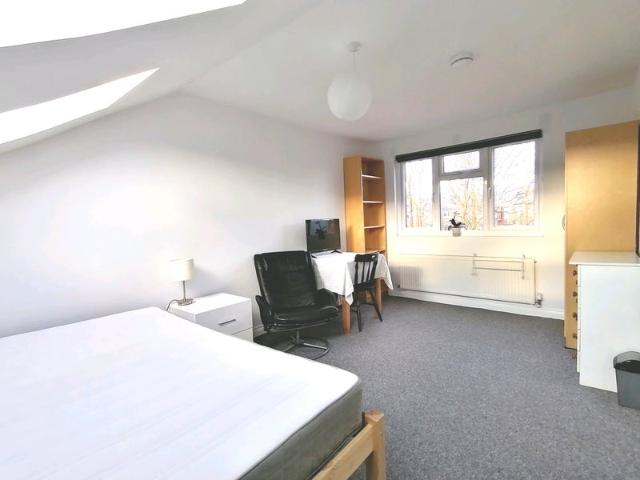 Room at Seely Road, Greater London