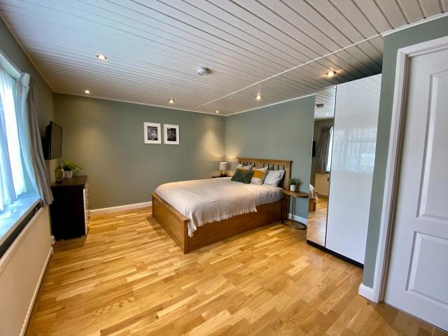 Room at Selby Gardens, Greater London