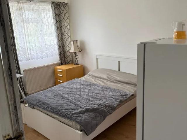 Room at Selden Road, Greater London