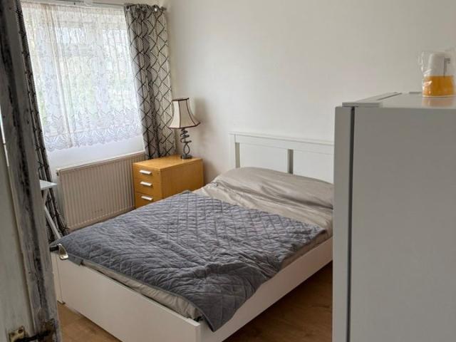 Room at Selden Road, Greater London