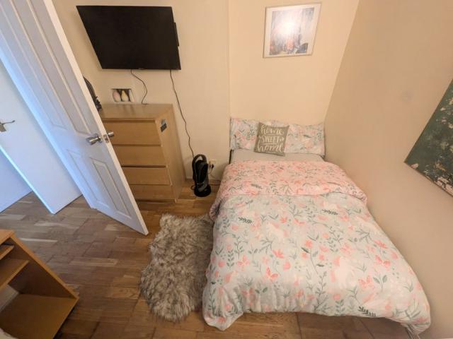 Room at Selsdon Park Road, Greater London