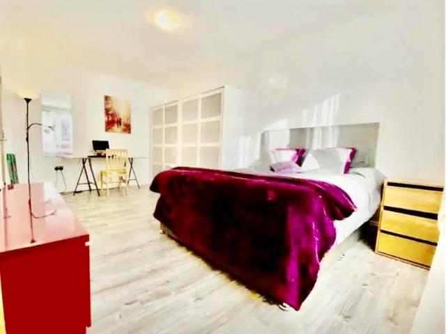 Room at Senior Street, City of Westminster