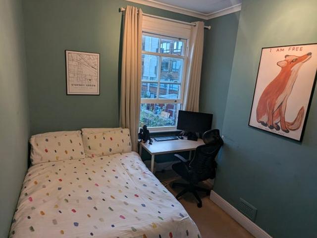 Room at Senrab Street, Greater London