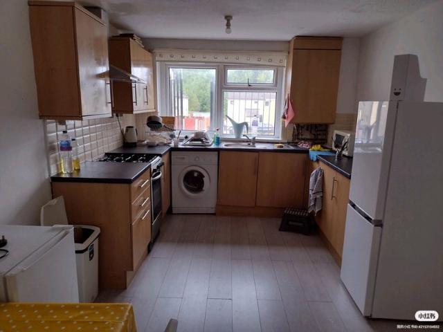 Room at Servia Drive, Leeds
