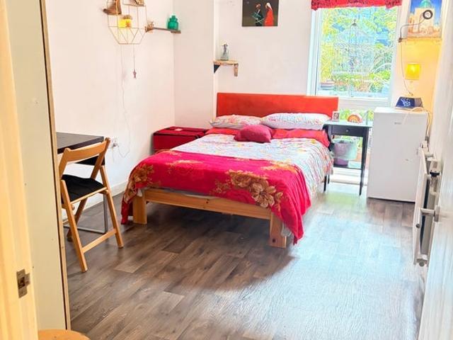 Room at Seven Sea Gardens, Greater London