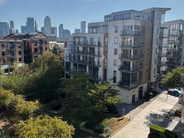 Room at Seven Sea Gardens, Greater London