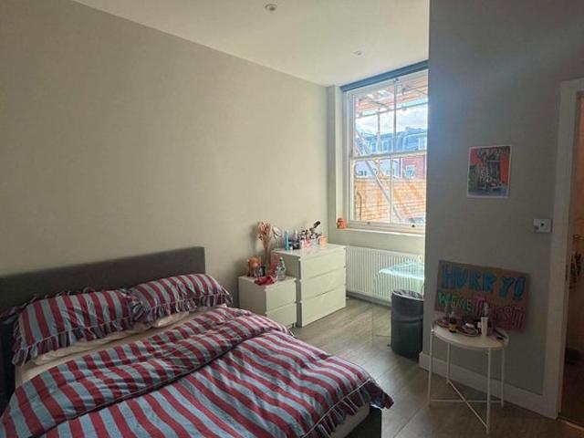 Room at Seven Sisters Road, Greater London
