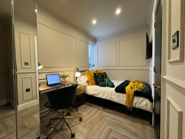 Room at Sevenoaks Drive, Salford