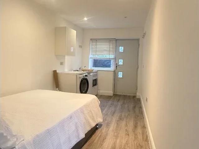 Room at Sevenoaks Road, Greater London