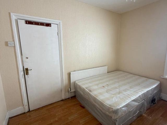 Room at Seventh Avenue, Greater London