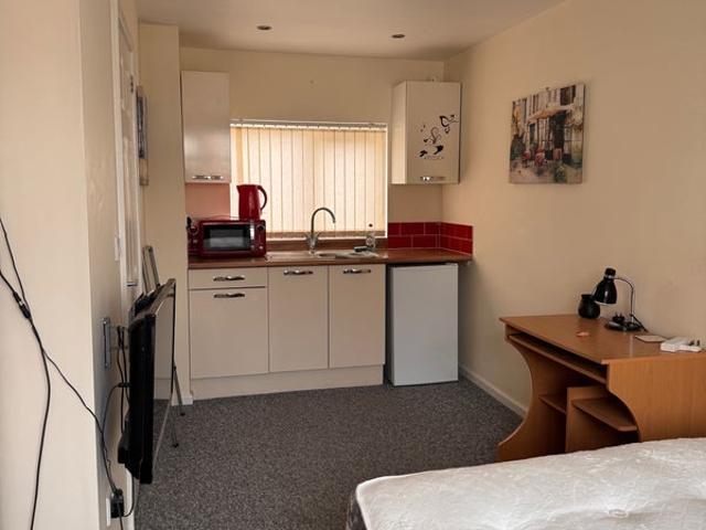 Room at Severn Street, Stoke on Trent