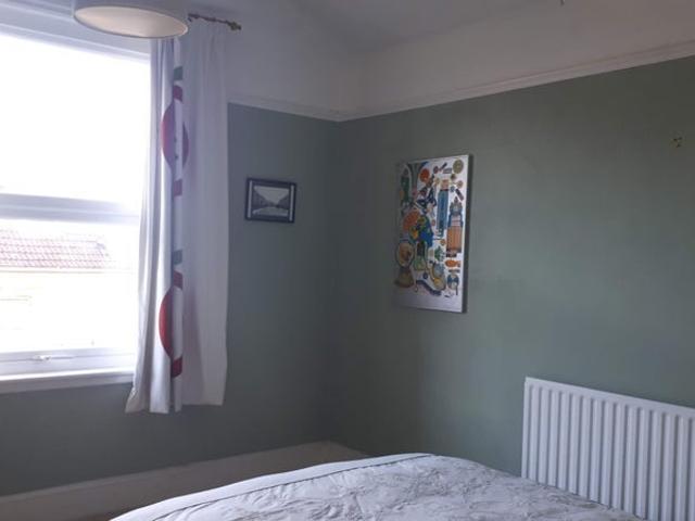 Room at Seymour Avenue, Bristol