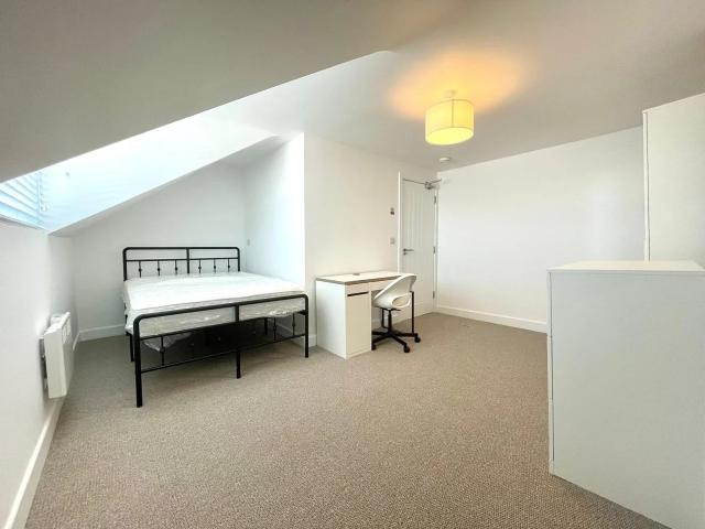 Room at Seymour Road, Kingswood