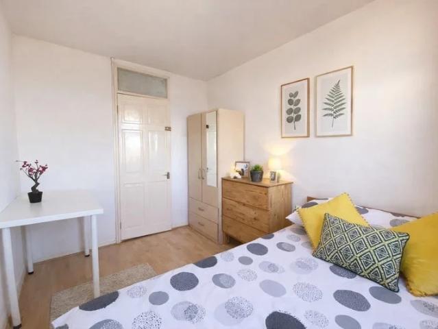 Room at Seyssel Street, Greater London