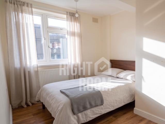 Room at Seyssel Street, Greater London