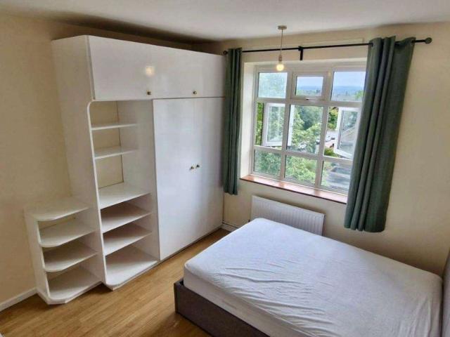 Room at Shackleton Close, Greater London