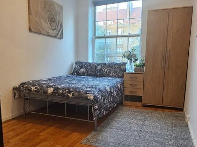 Room at Shadwell Gardens, Greater London