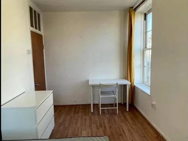 Room at Shadwell Gardens, Greater London