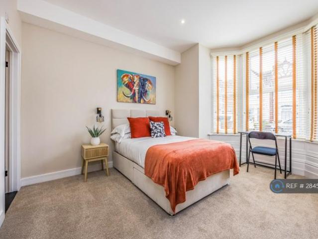 Room at Shadwell Road, Portsmouth