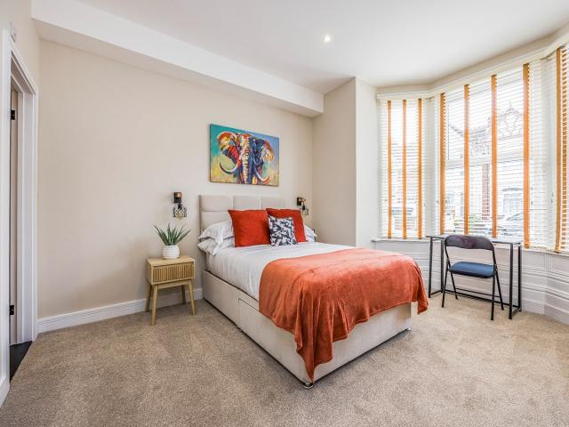 Room at Shadwell Road, Portsmouth