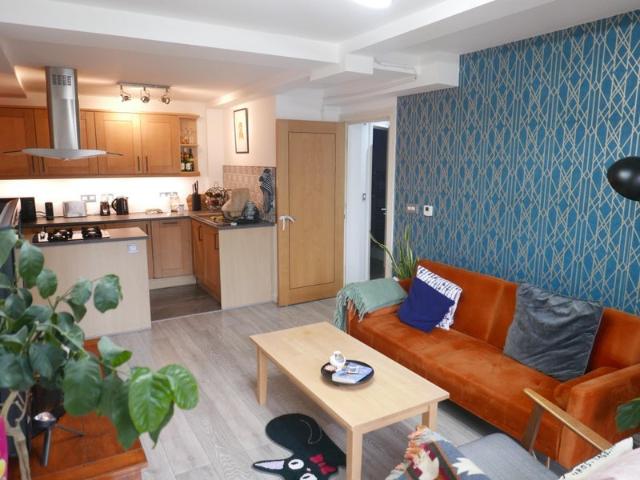 Room at Shad Thames, Greater London