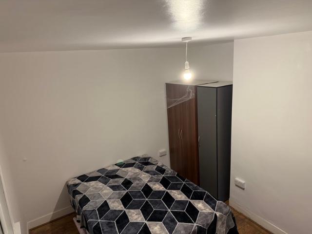 Room at Shaftesbury Road, Greater London