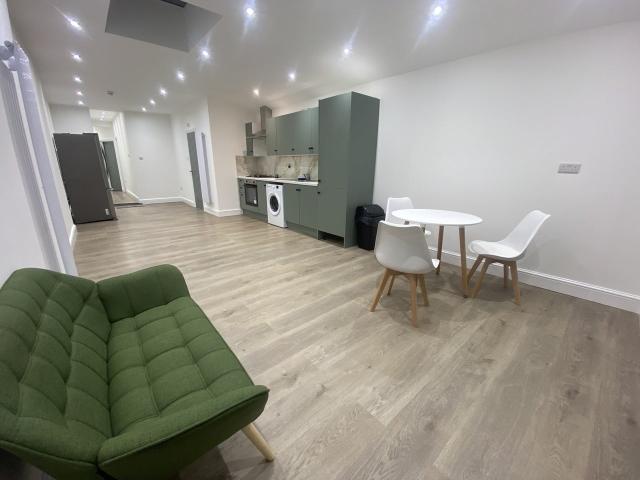 Room at Shaftesbury Road, Greater London
